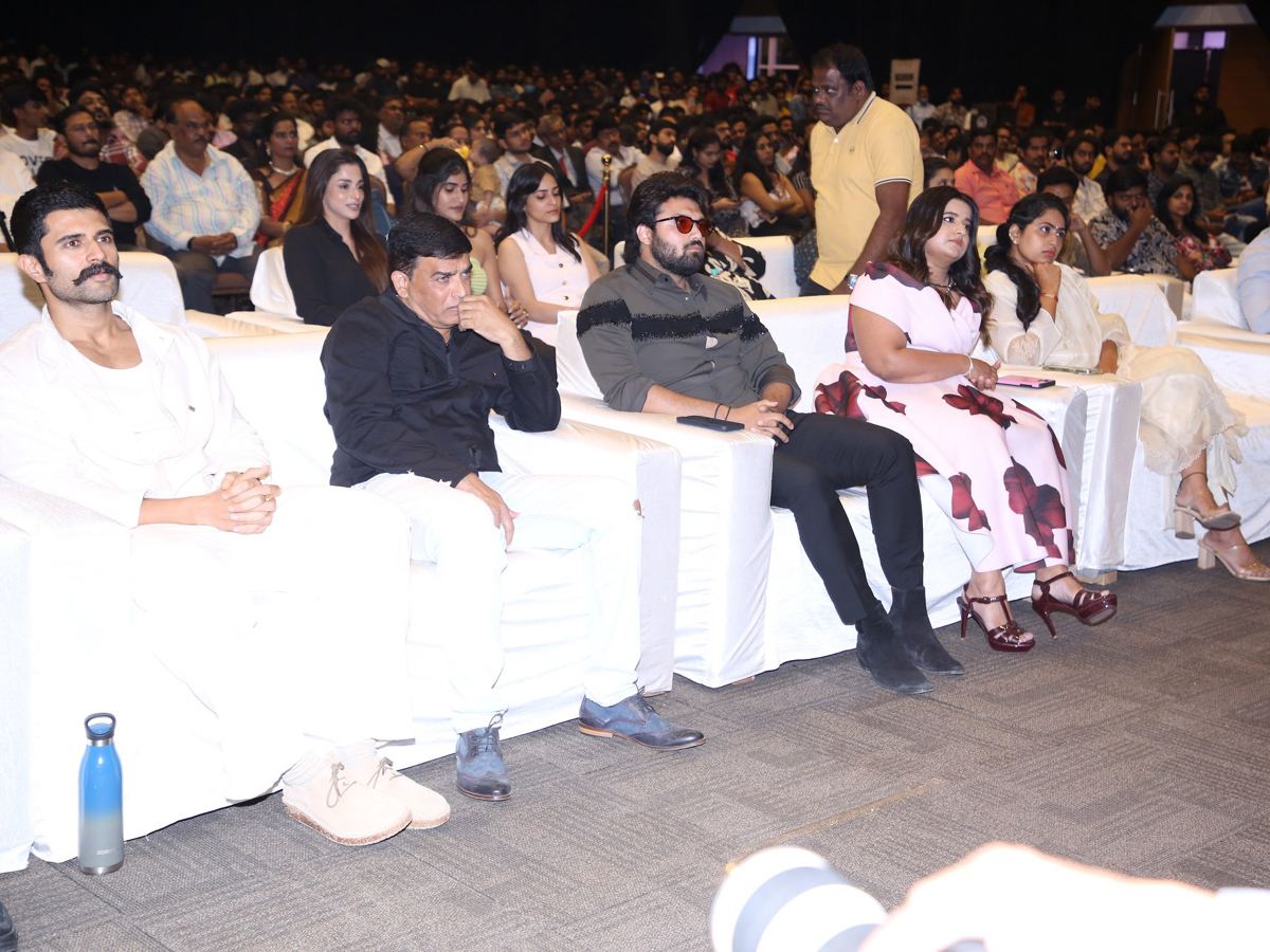 దిల్‌ రాజు డ్రీమ్స్‌ లాంచ్‌.. స్పెషల్‌ గెస్టుగా విజయ్‌ దేవరకొండ (ఫోటోలు) | Grand Launch of Dil ...